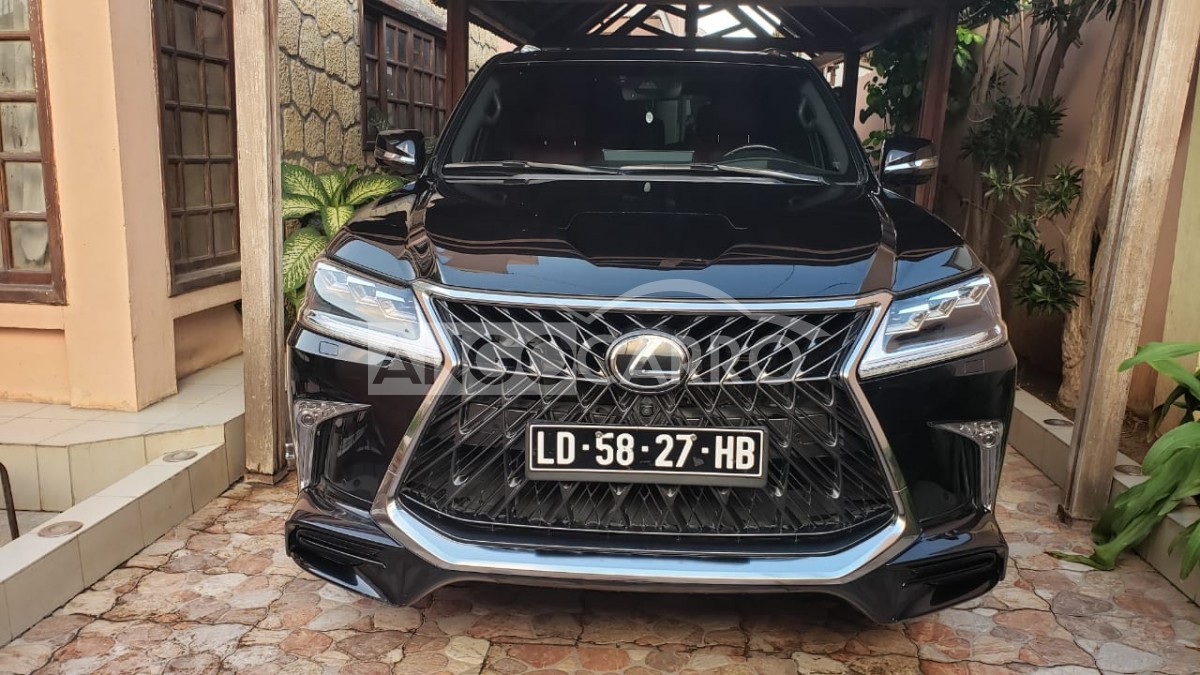 Lexus LX 570 2019 (Gasolina) - Angocarro