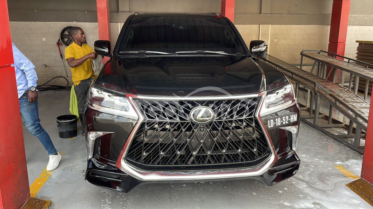 Lexus LX 570 2019 (Gasolina) - Angocarro