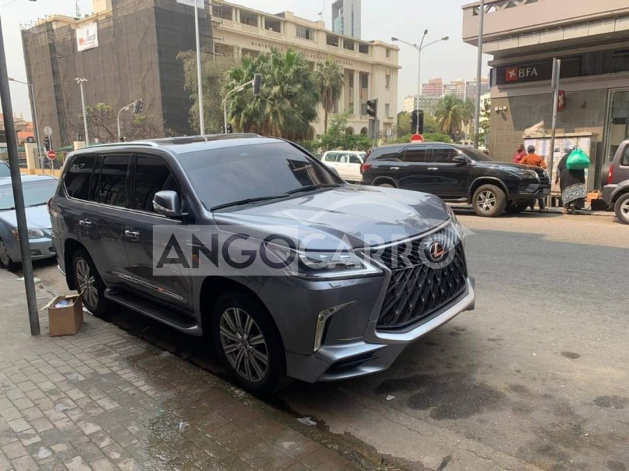 Lexus LX 570 2022 (Gasolina) - Angocarro