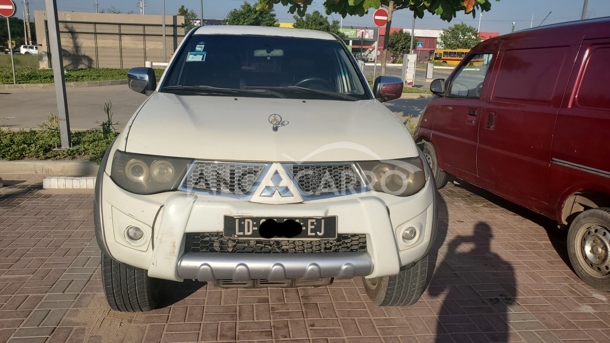 Mitsubishi L200 2012 (Gasolina) - Angocarro