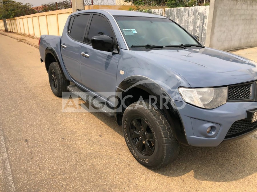 Mitsubishi L200 2012 (Gasolina) - Angocarro