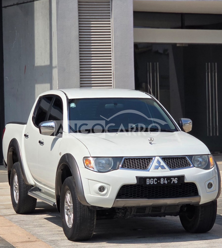 Mitsubishi L200 2015 (Gasolina) - Angocarro