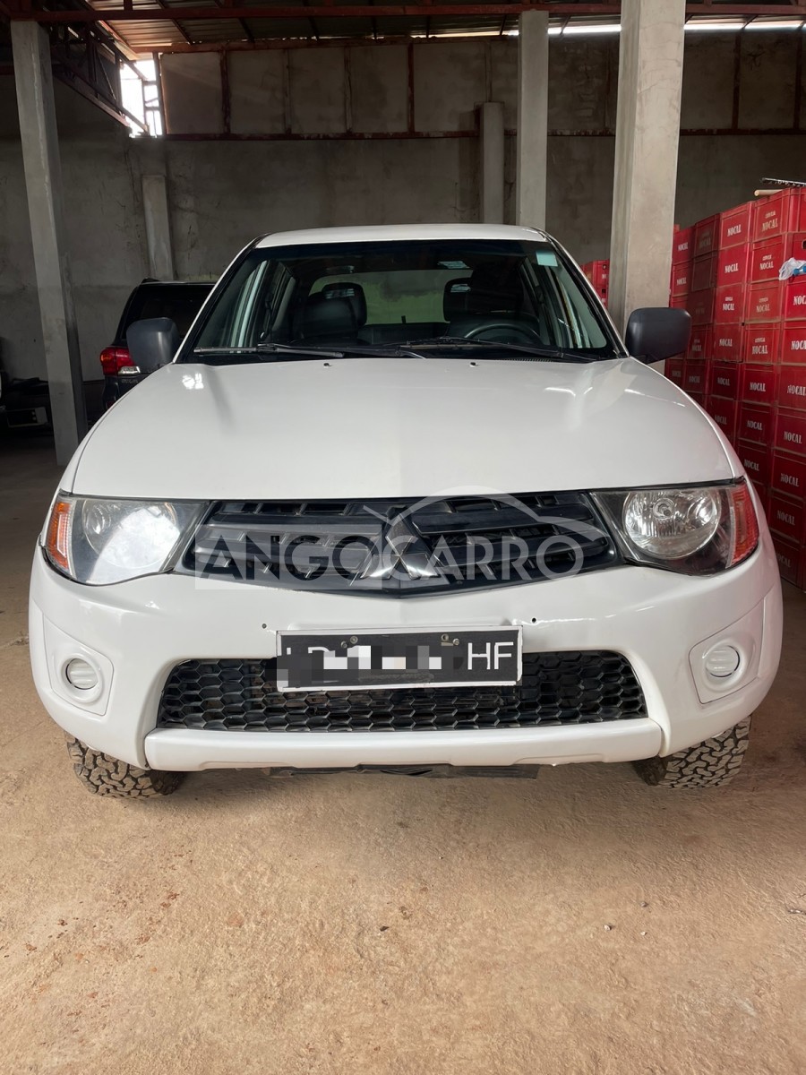 Mitsubishi L200 2016 (Gasolina) - Angocarro