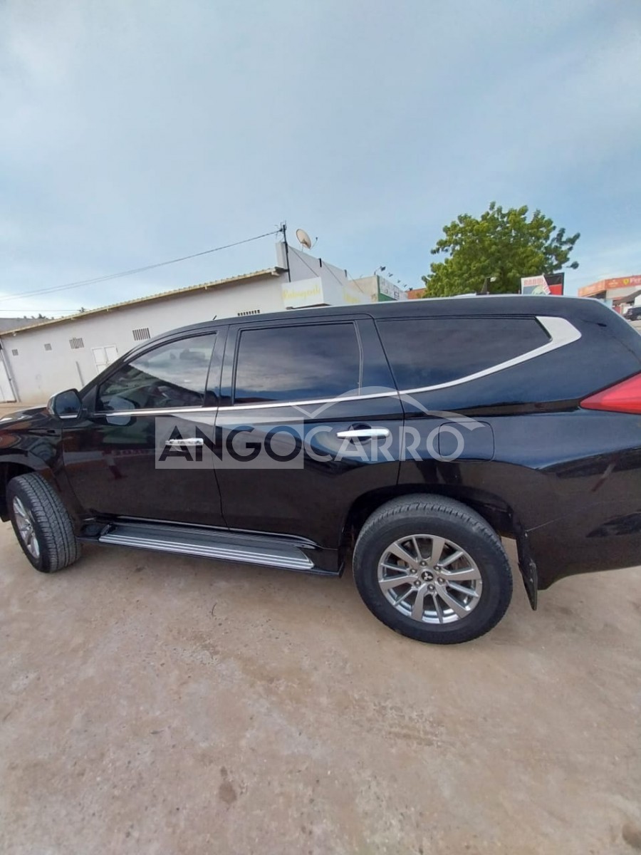 Mitsubishi Montero 2018 (Gasolina) - Angocarro