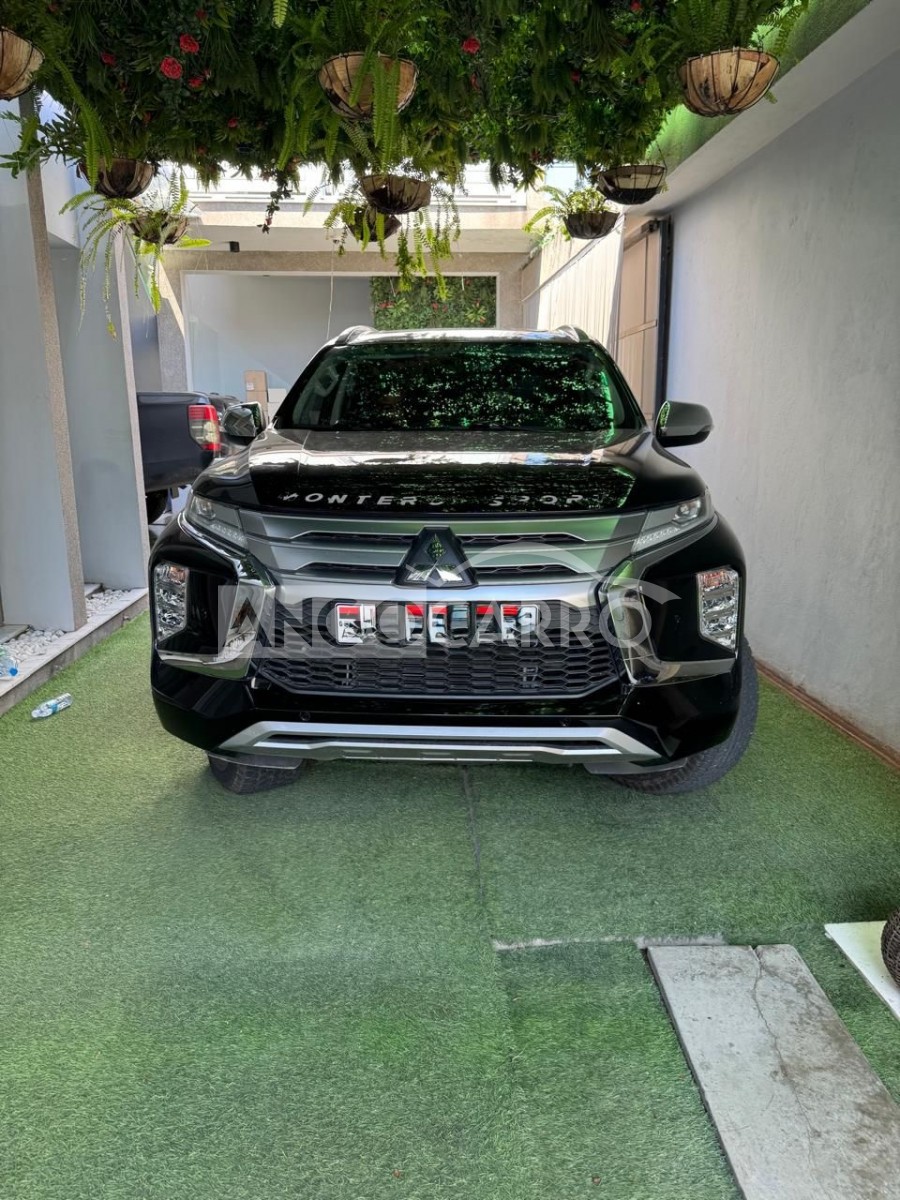 Mitsubishi Montero 2024 (Gasolina) - Angocarro