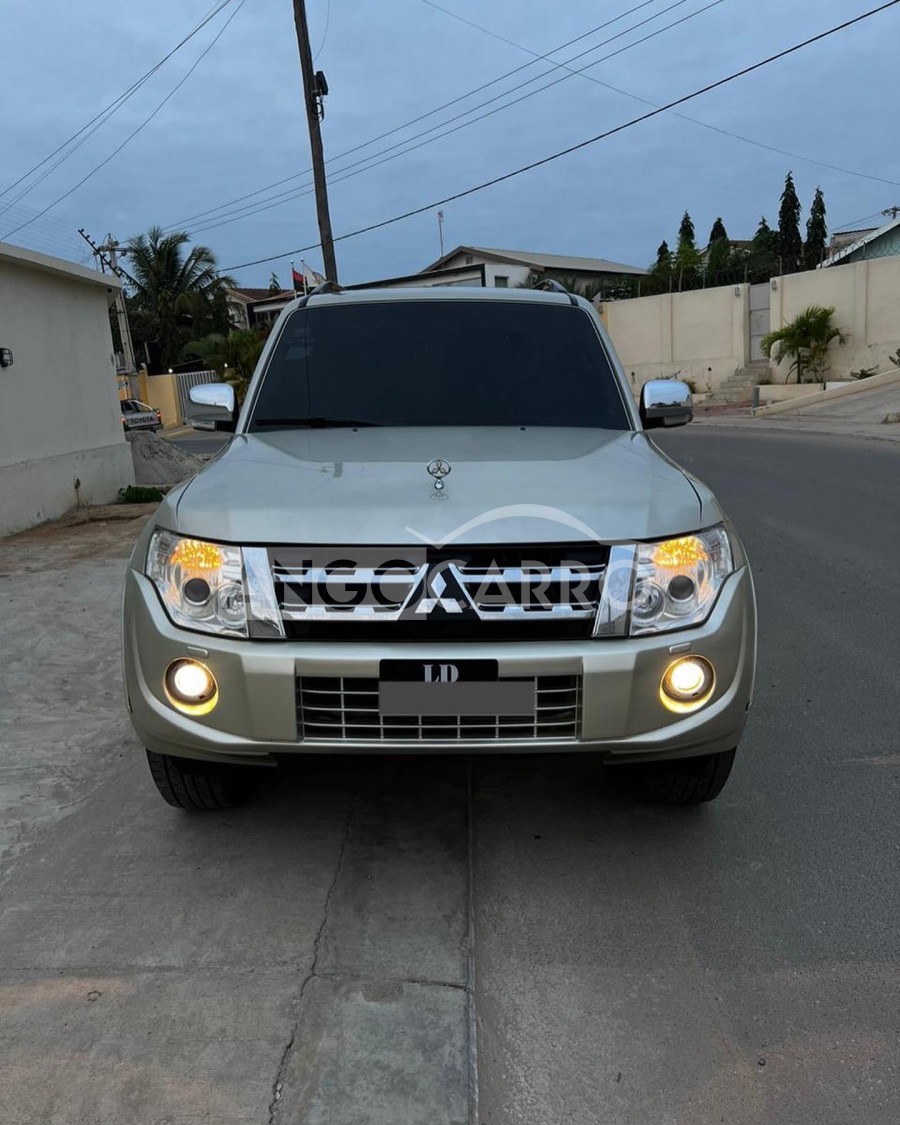 Mitsubishi Pajero 2014 (Gasolina) - Angocarro