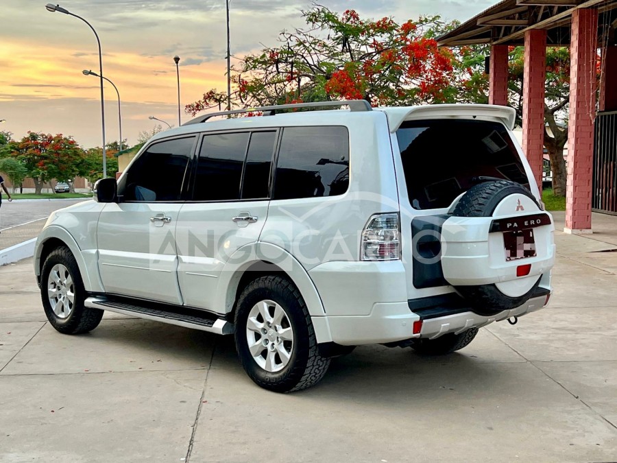 Mitsubishi Pajero 2014 (Gasolina) - Angocarro