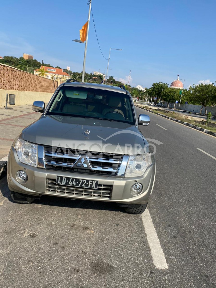 Mitsubishi Pajero 2014 (Gasolina) - Angocarro
