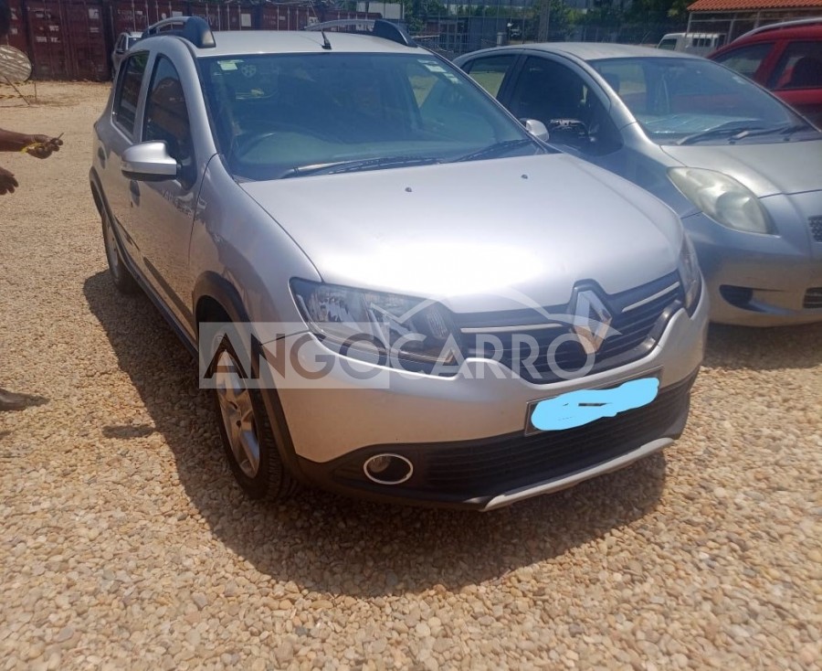 Renault Sandero 2015 (Gasolina) - Angocarro