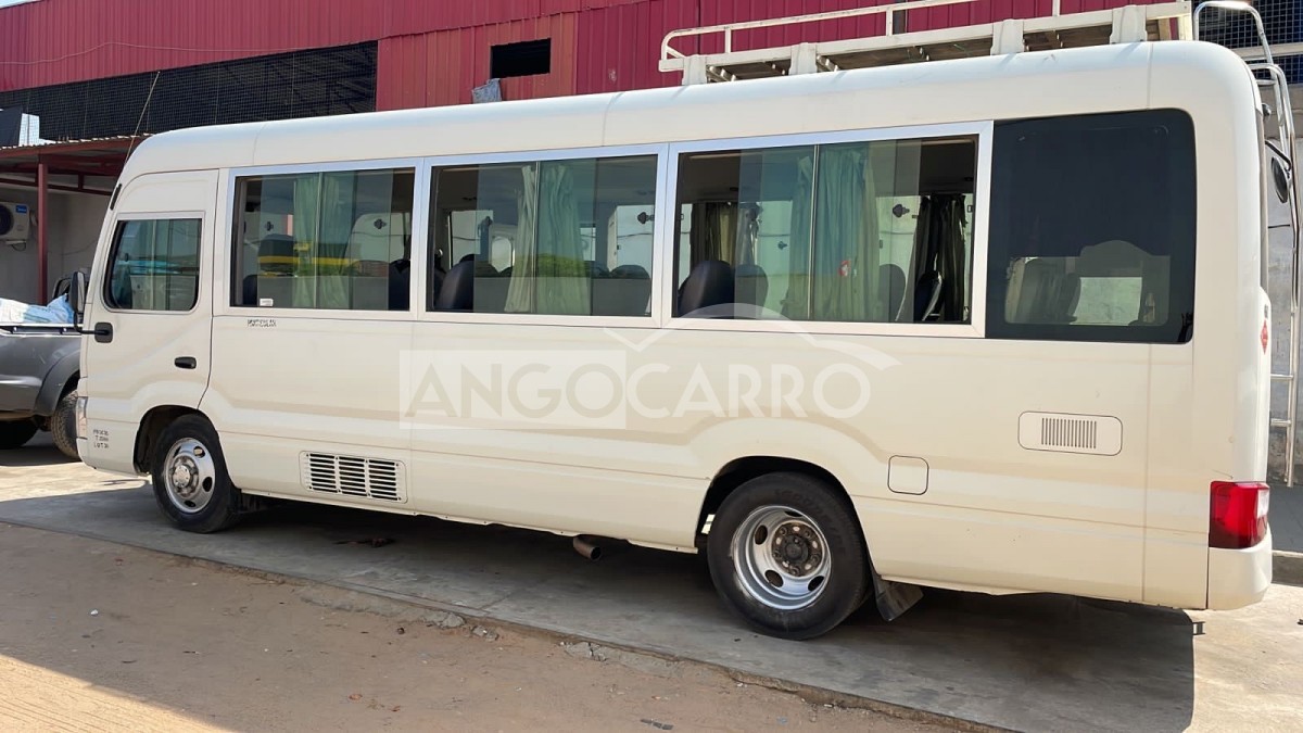Toyota Coaster 2022 (Gasolina) - Angocarro
