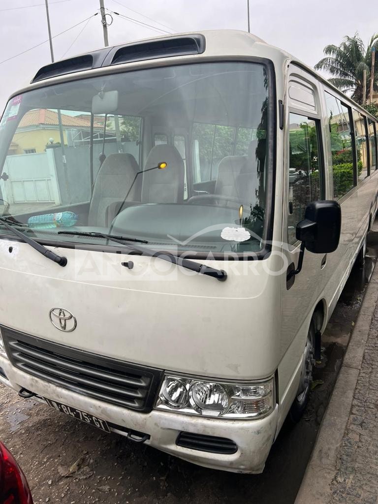 Toyota Coaster R 2017 (Gasolina) - Angocarro