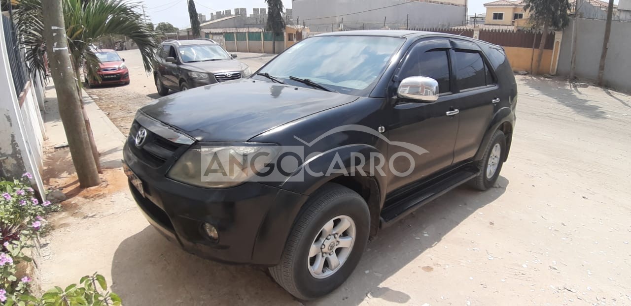 Toyota Fortuner 2009 (Diesel) - Angocarro