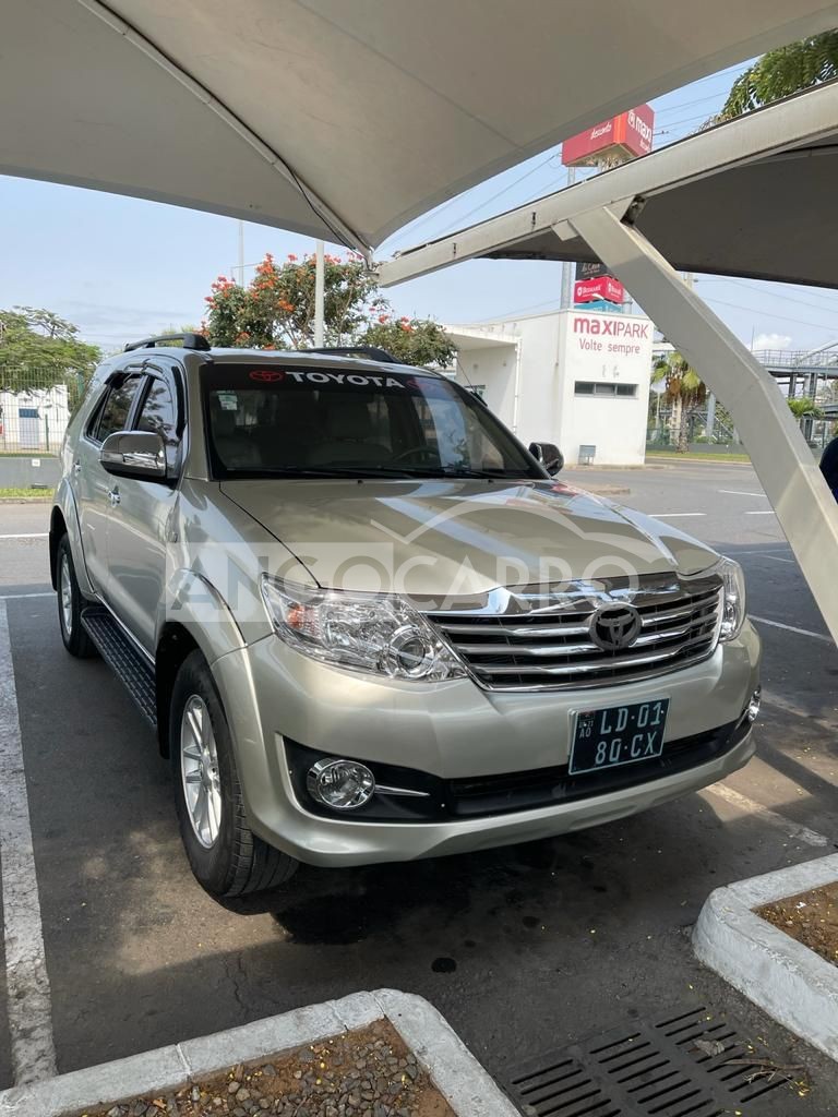 Toyota Fortuner 2010 (Gasolina) - Angocarro