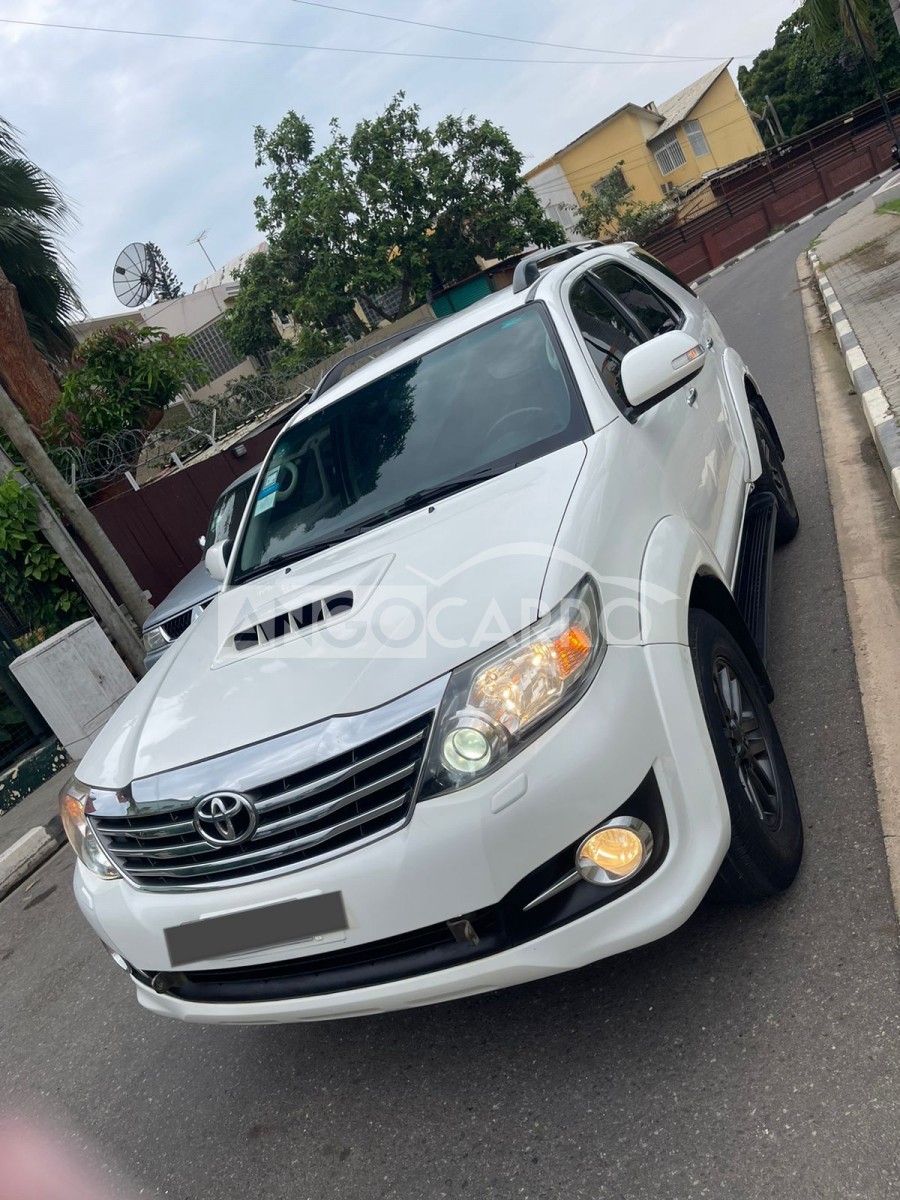 Toyota Fortuner 2015 (Diesel) - Angocarro