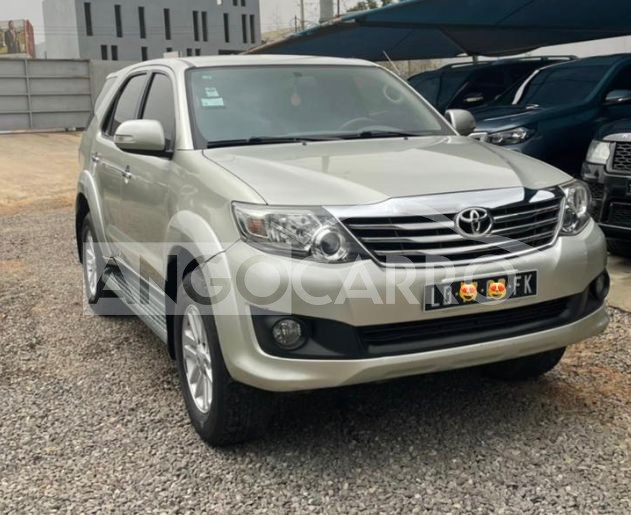 Toyota Fortuner 2015 (Gasolina) - Angocarro