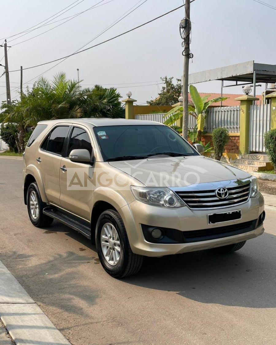 Toyota Fortuner 2015 (Gasolina) - Angocarro