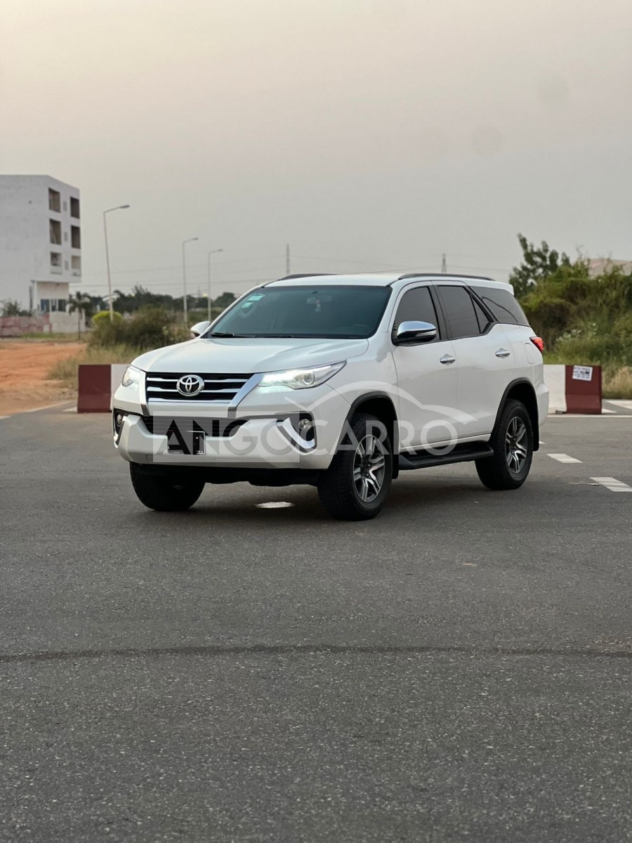Toyota Fortuner 2019 (Gasolina) - Angocarro