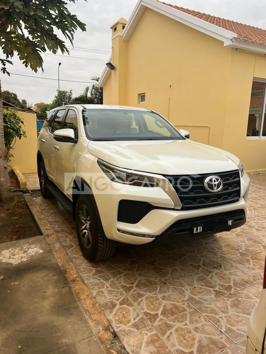 Toyota Fortuner 2019 (Gasolina) - Angocarro