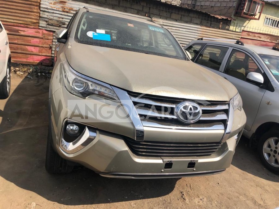 Toyota Fortuner 2019 (Gasolina) - Angocarro