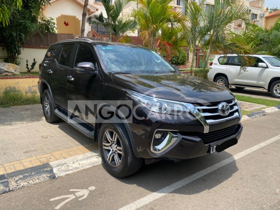 Toyota Fortuner 2019 (Gasolina) - Angocarro