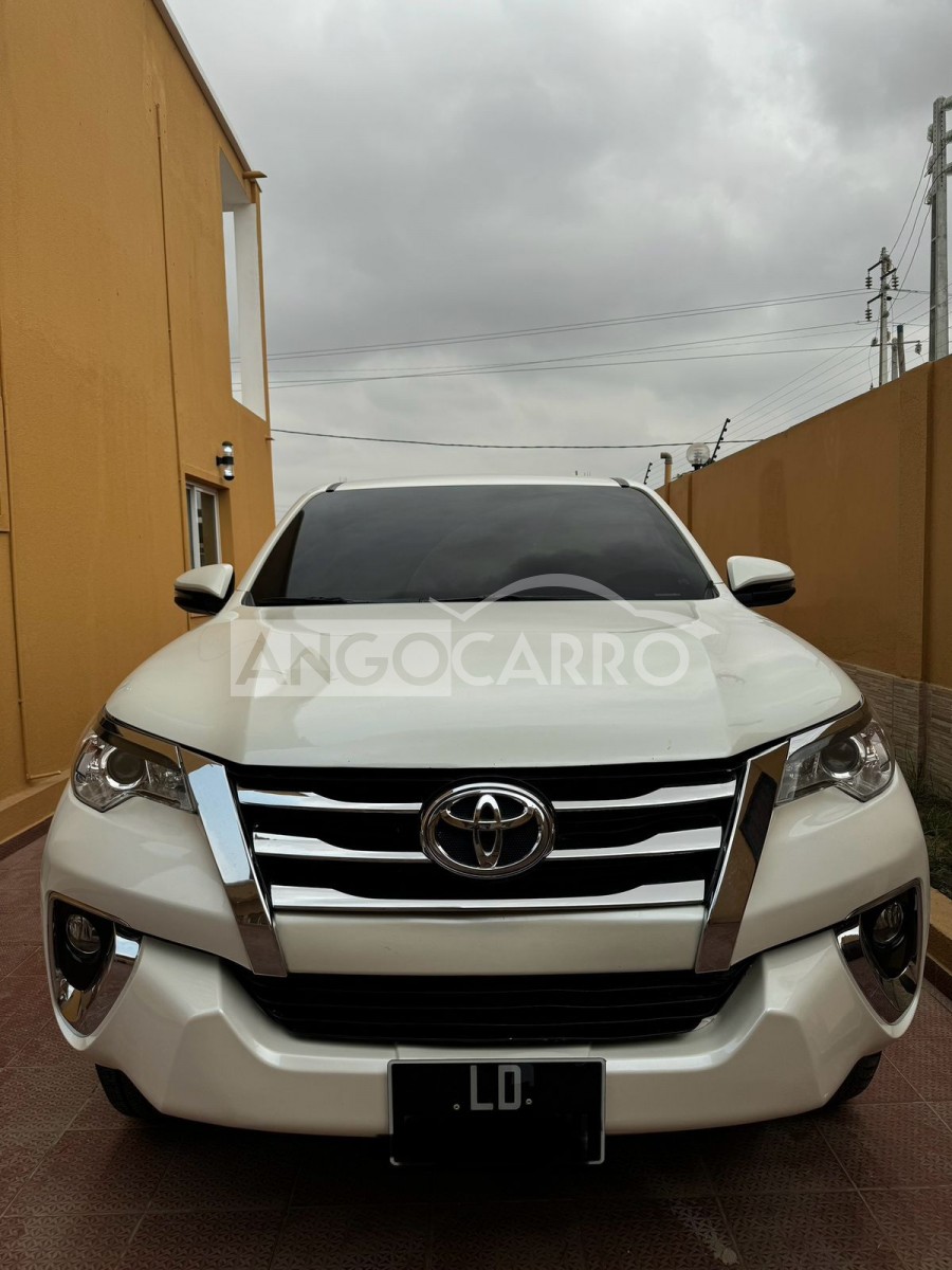 Toyota Fortuner 2019 (Gasolina) - Angocarro