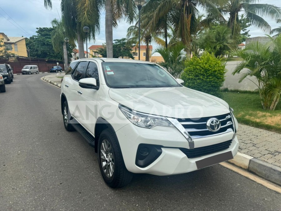 Toyota Fortuner 2019 (Gasolina) - Angocarro