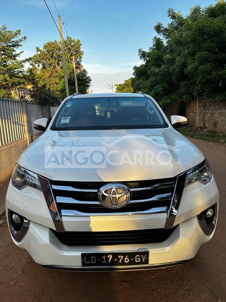 Toyota Fortuner 2019 (Gasolina) - Angocarro