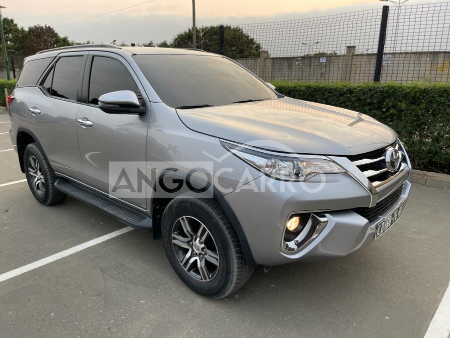 Toyota Fortuner 2020 (Gasolina) - Angocarro