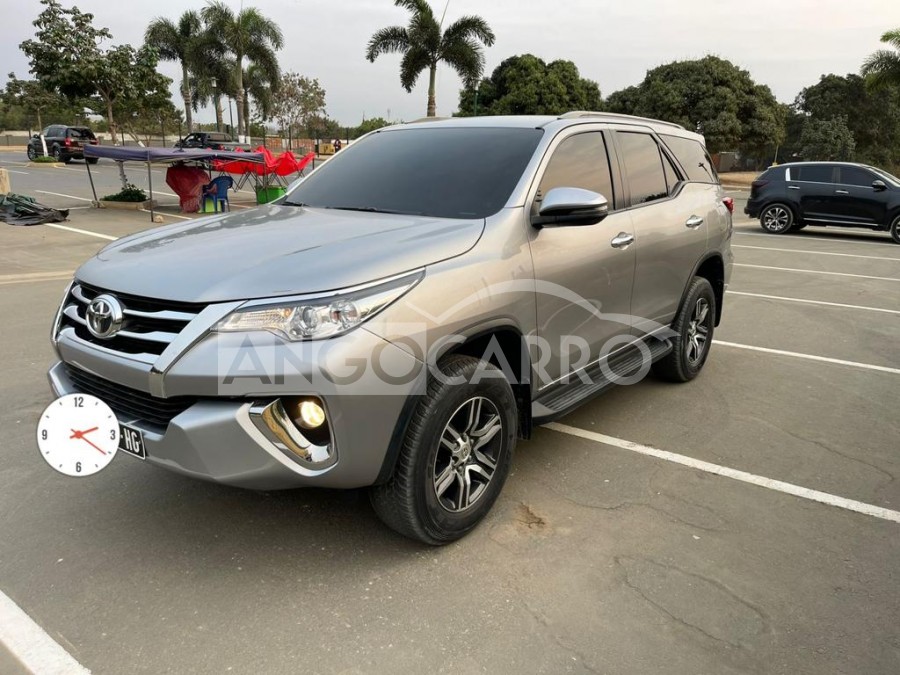 Toyota Fortuner 2020 (Gasolina) - Angocarro