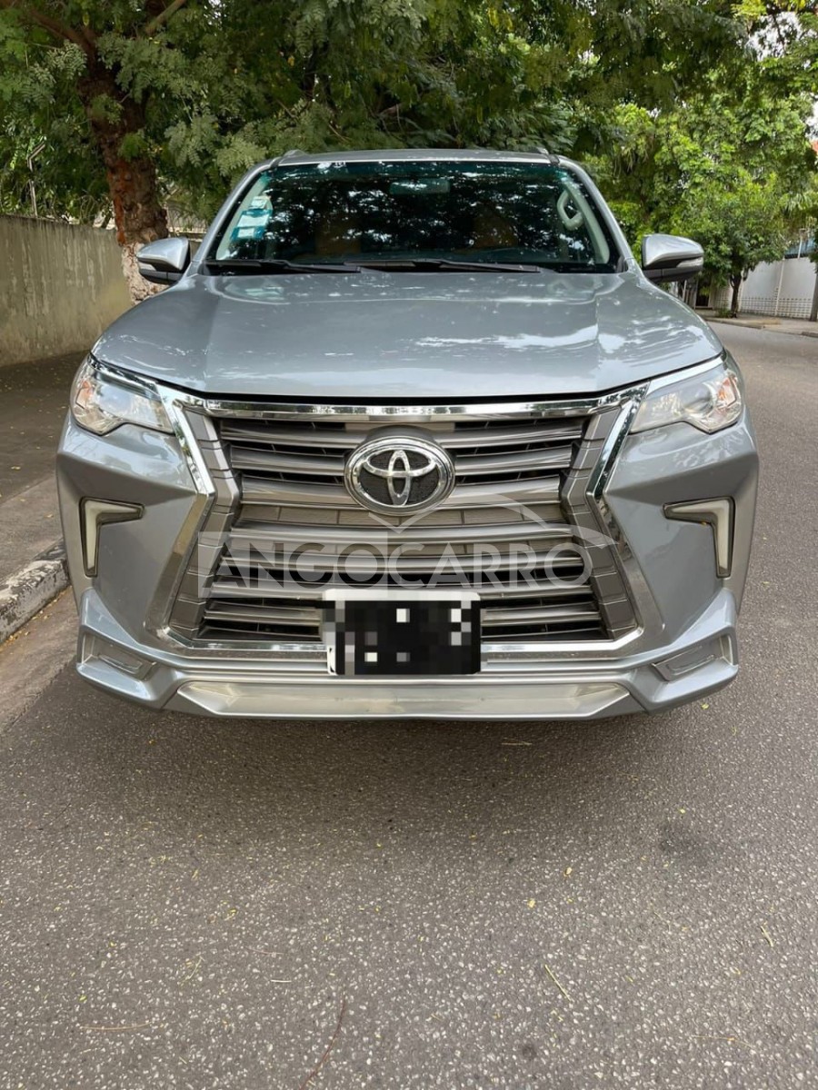 Toyota Fortuner 2020 (Gasolina) - Angocarro
