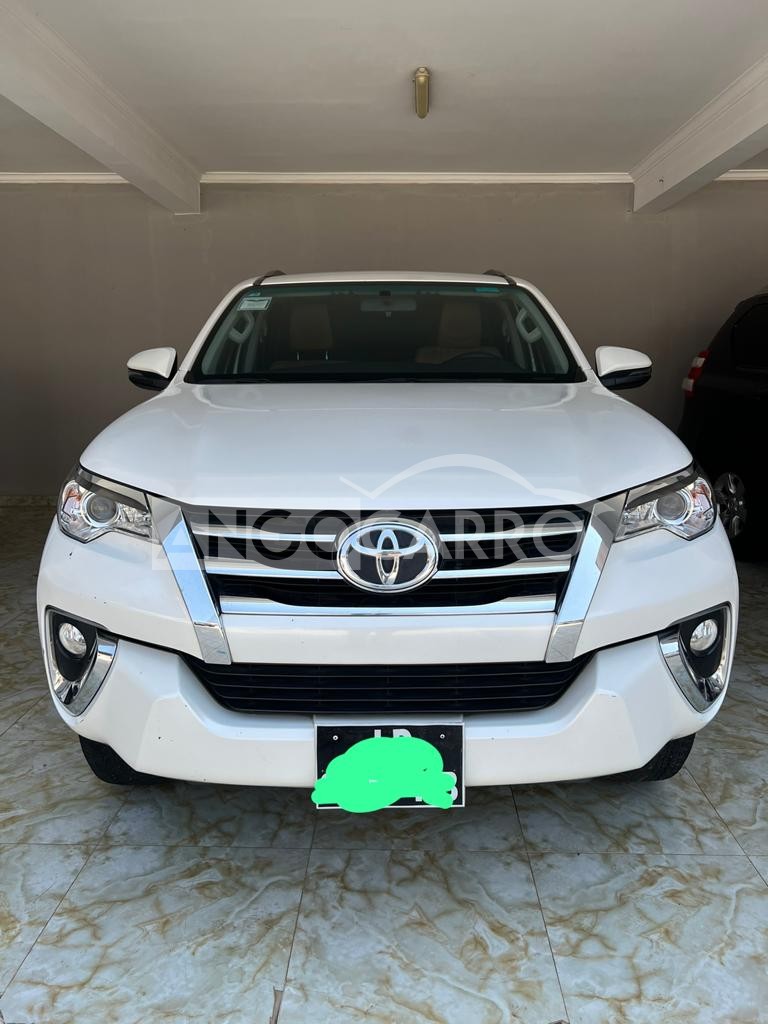 Toyota Fortuner 2020 (Gasolina) - Angocarro