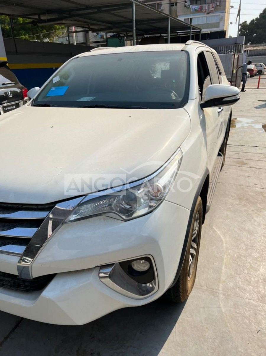 Toyota Fortuner 2020 (Gasolina) - Angocarro