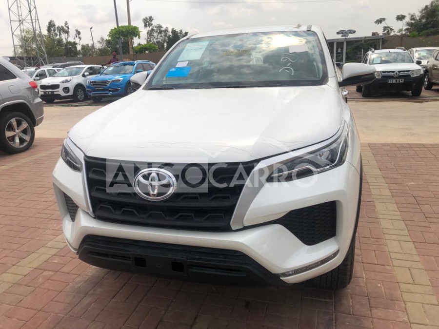 Toyota Fortuner 2021 (Gasolina) - Angocarro