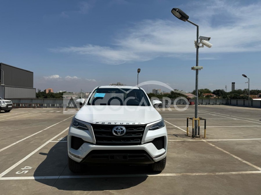 Toyota Fortuner 2023 (Gasolina) - Angocarro