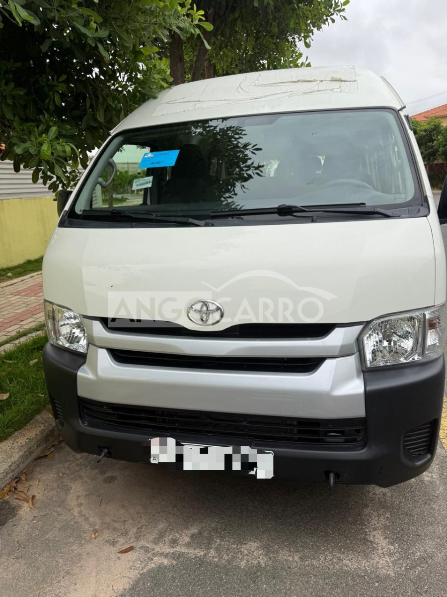 Toyota Grand Hiace 2022 (Gasolina) - Angocarro