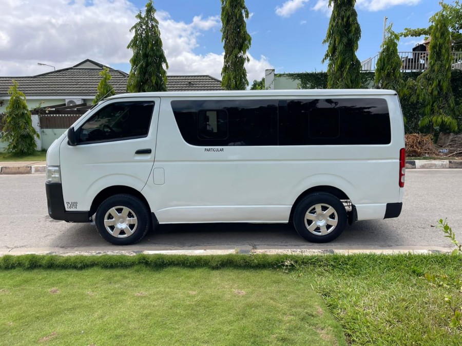 Toyota Hiace 2014 (Diesel) - Angocarro
