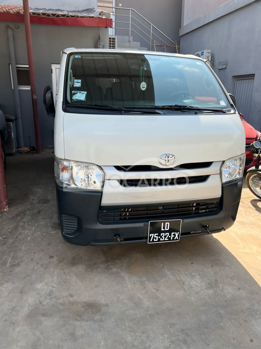 Toyota Hiace 2015 (Gasolina) - Angocarro