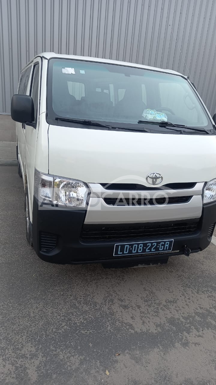 Toyota Hiace 2015 (Diesel) - Angocarro