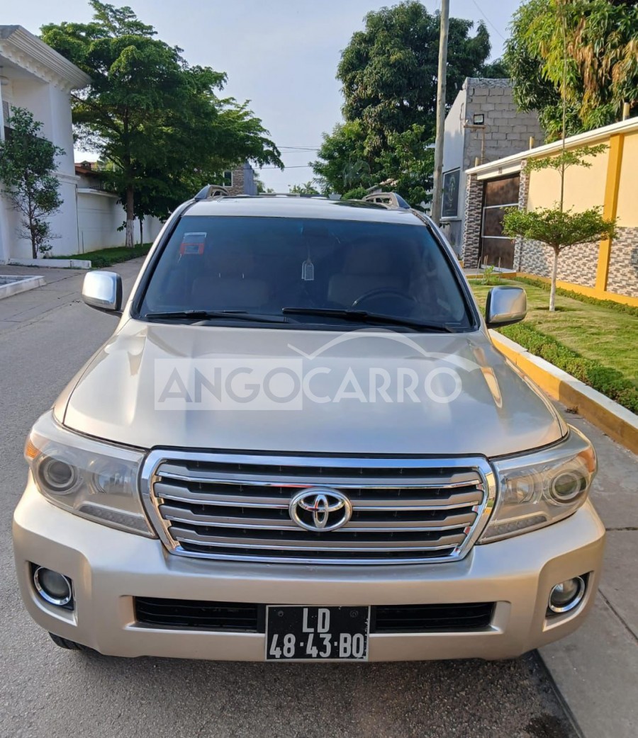 Toyota Land Cruiser 2011 (Gasolina) - Angocarro