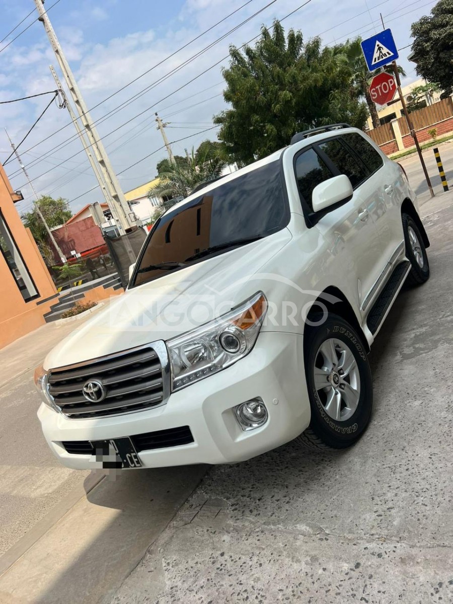 Toyota Land Cruiser 2011 (Gasolina) - Angocarro