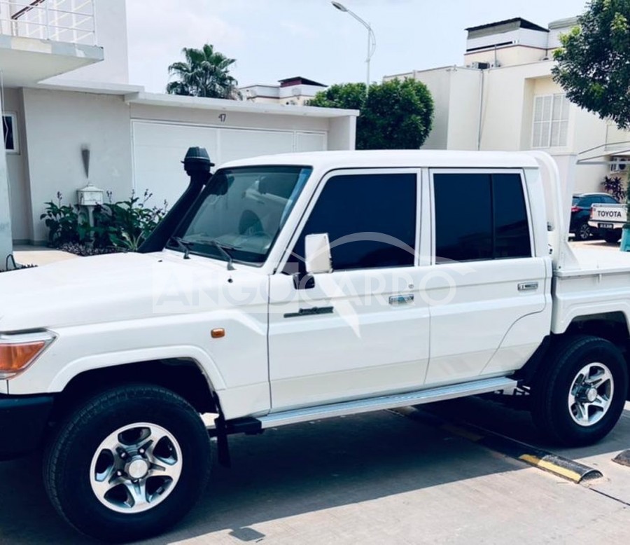Toyota Land Cruiser 2013 (Diesel) - Angocarro