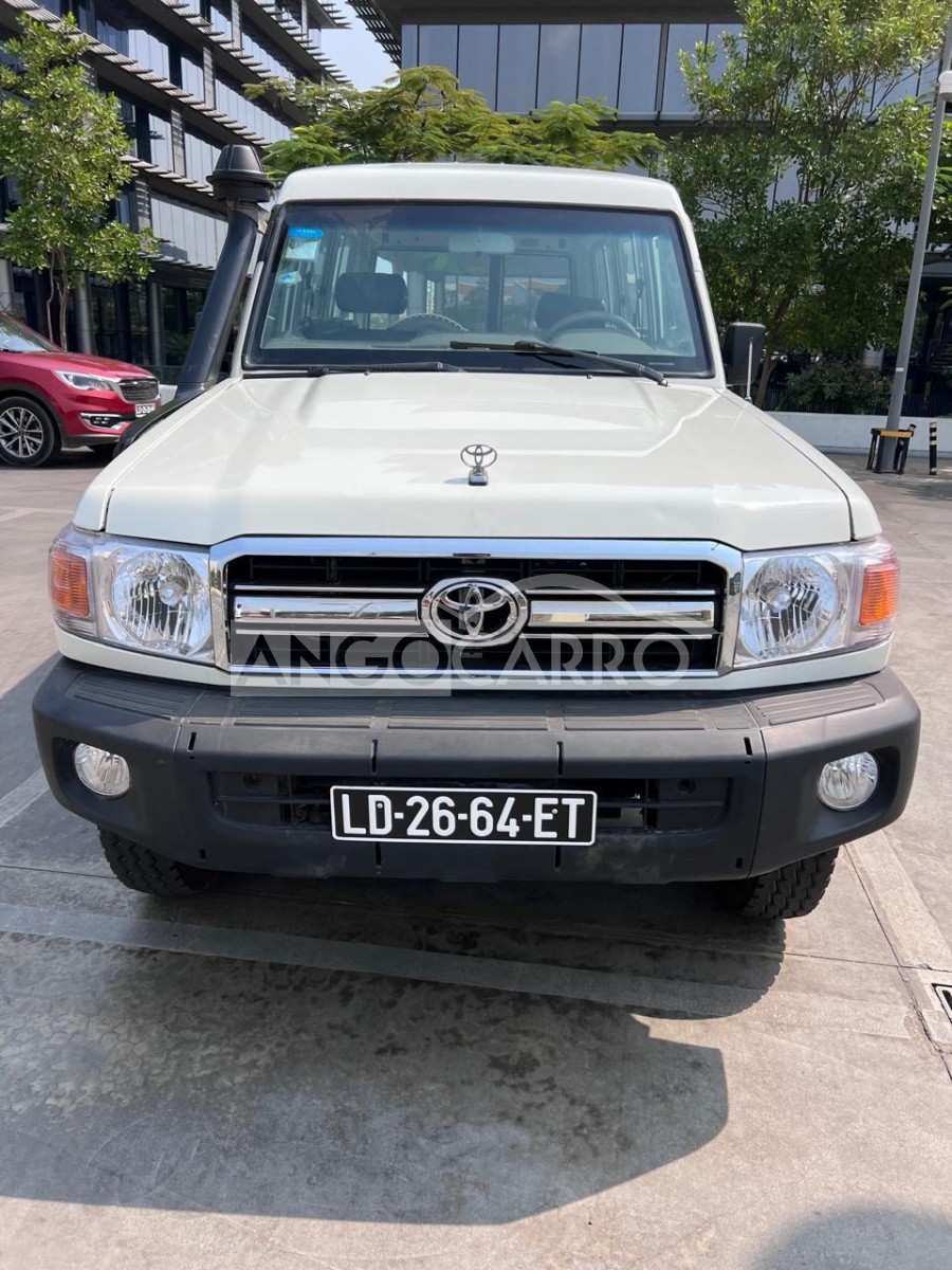 Toyota Land Cruiser 2013 (Diesel) - Angocarro