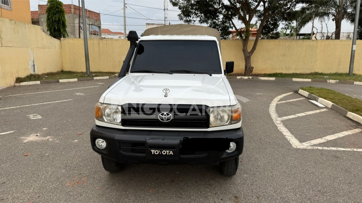Toyota HZ 2013 (Diesel) - Angocarro