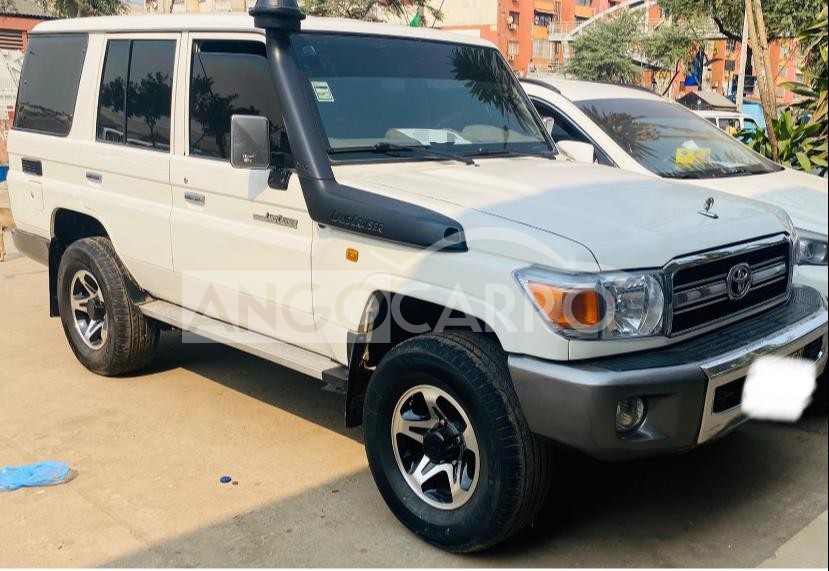 Toyota LX 10 2014 (Gasolina) - Angocarro