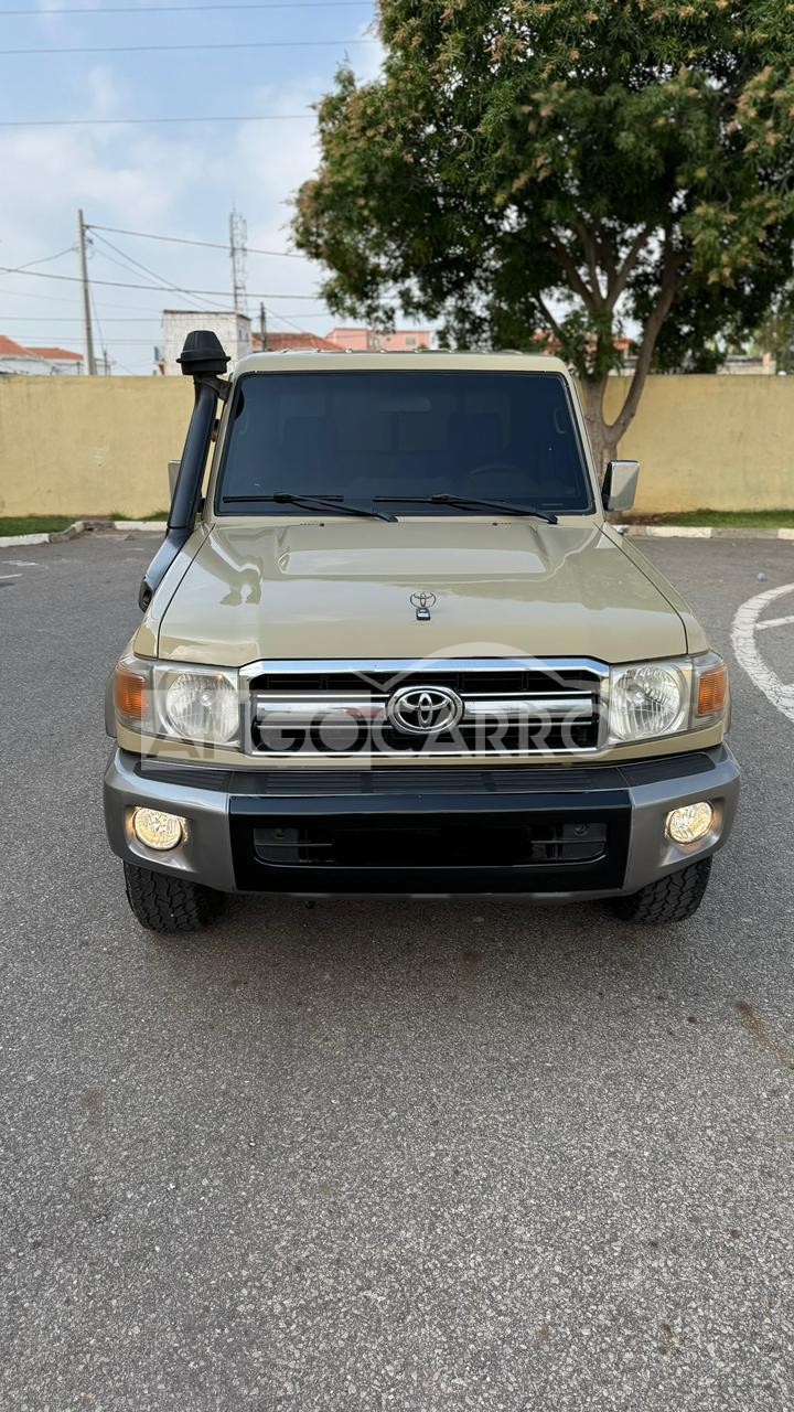 Toyota HZ 2016 (Diesel) - Angocarro