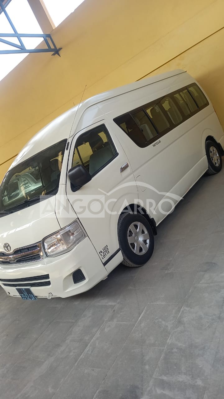 Toyota Mark II Qualis 2013 (Diesel) - Angocarro